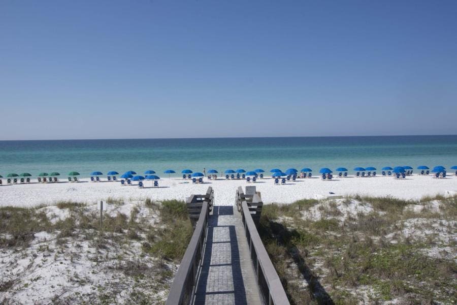 Beach Retreat Vacation Rentals | Beach Condos in Destin